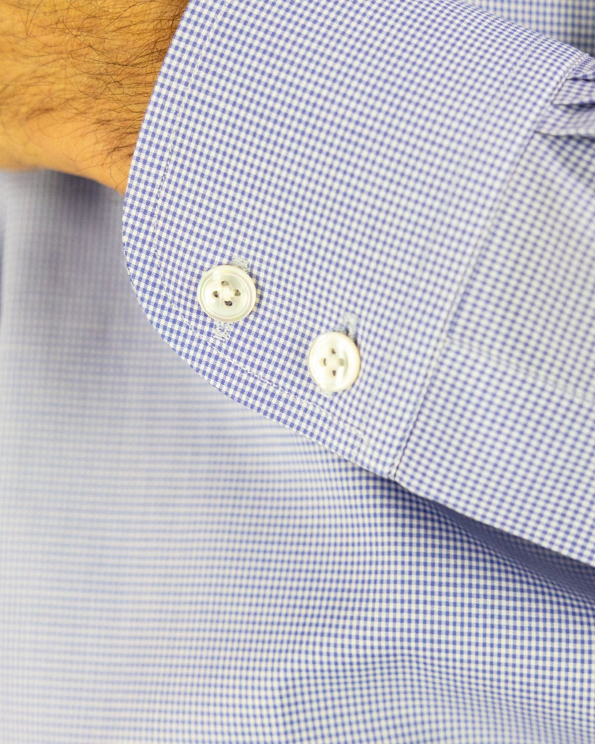 Classic Fit, Cutaway Collar, 2 Button Cuff Shirt in a Blue & White She ...